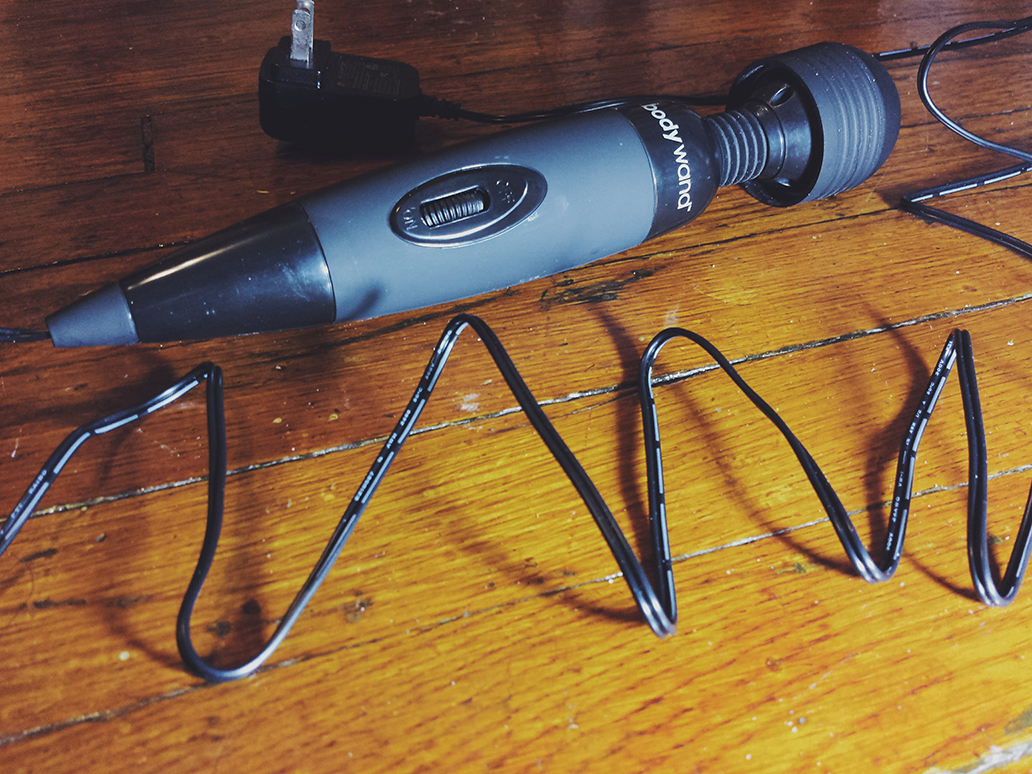 Bodywand Midnight review: powerful wand vibrator with dial control ...